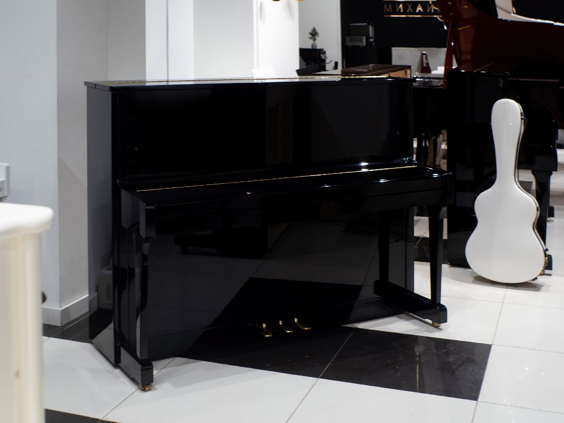 Пианино W. Hoffmann Vision V 120 (BU) черное, полированное - купить в ...